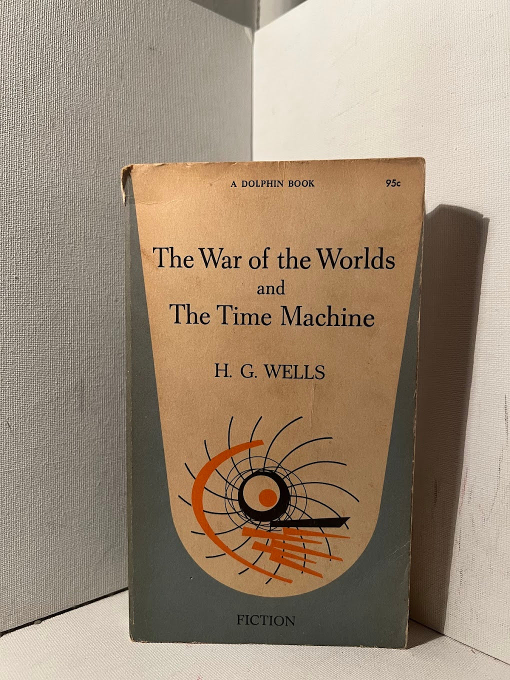 The War of the Worlds and The Time Machine by H.G. Wells – Revolving Books