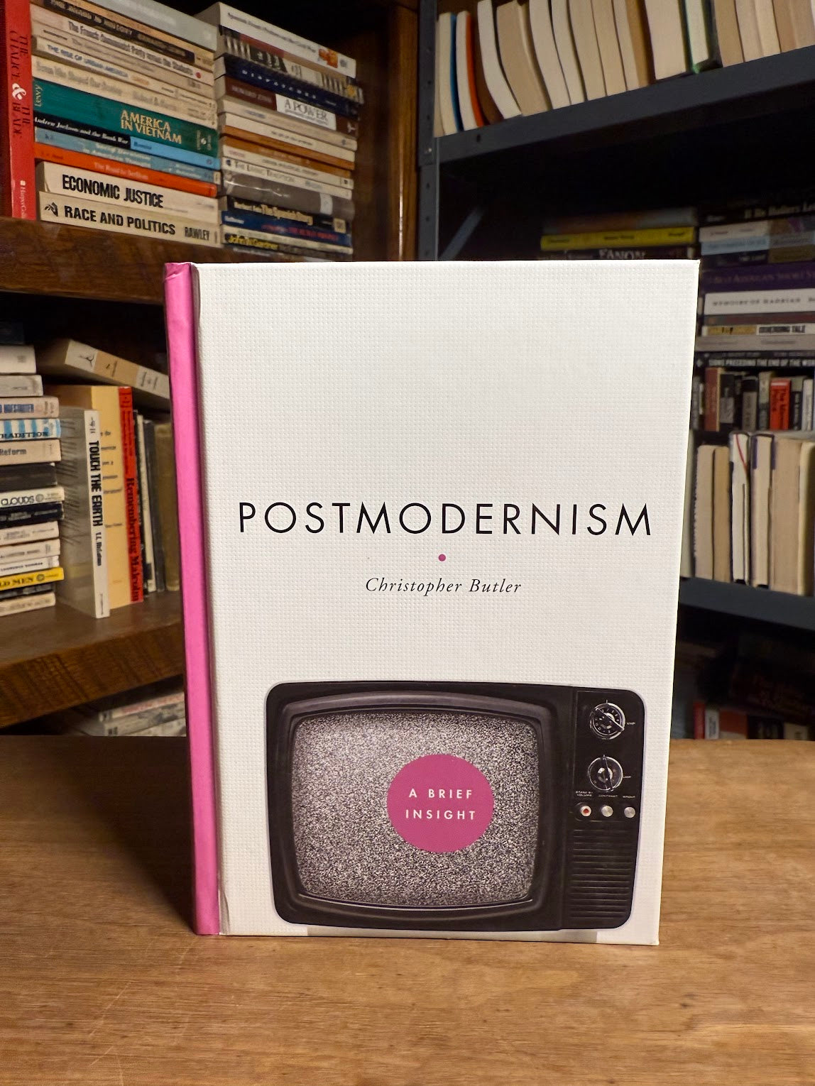 Postmodernism by Christopher Butler – Revolving Books
